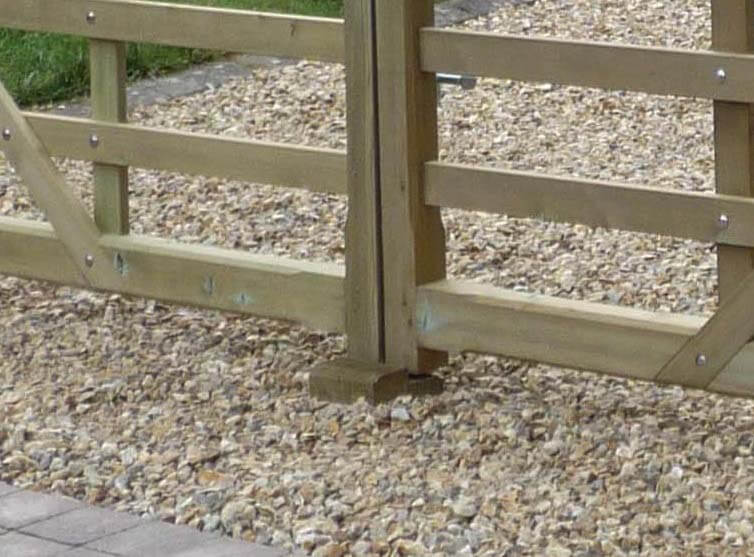 2.4m x 125mm x 125mm Pointed Top Gate Post | Jacksons Fencing