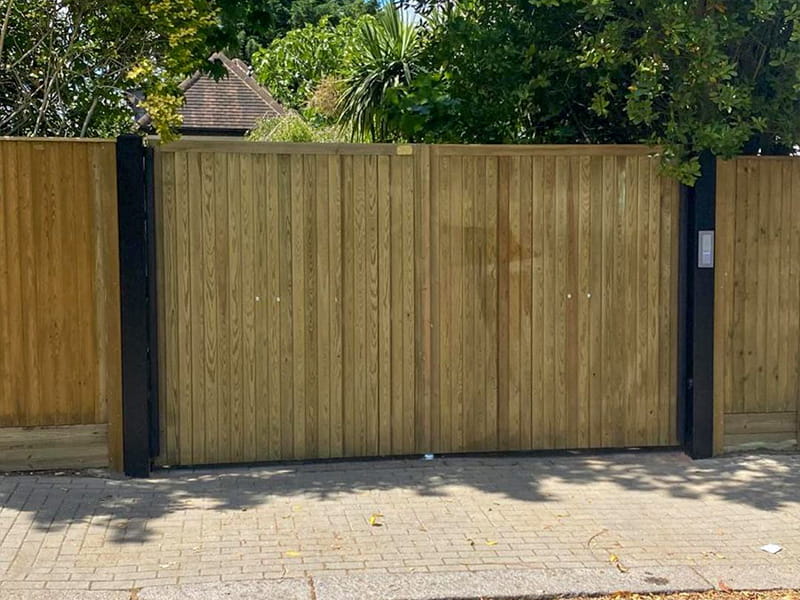 Courtyard Gates | Jacksons Fencing